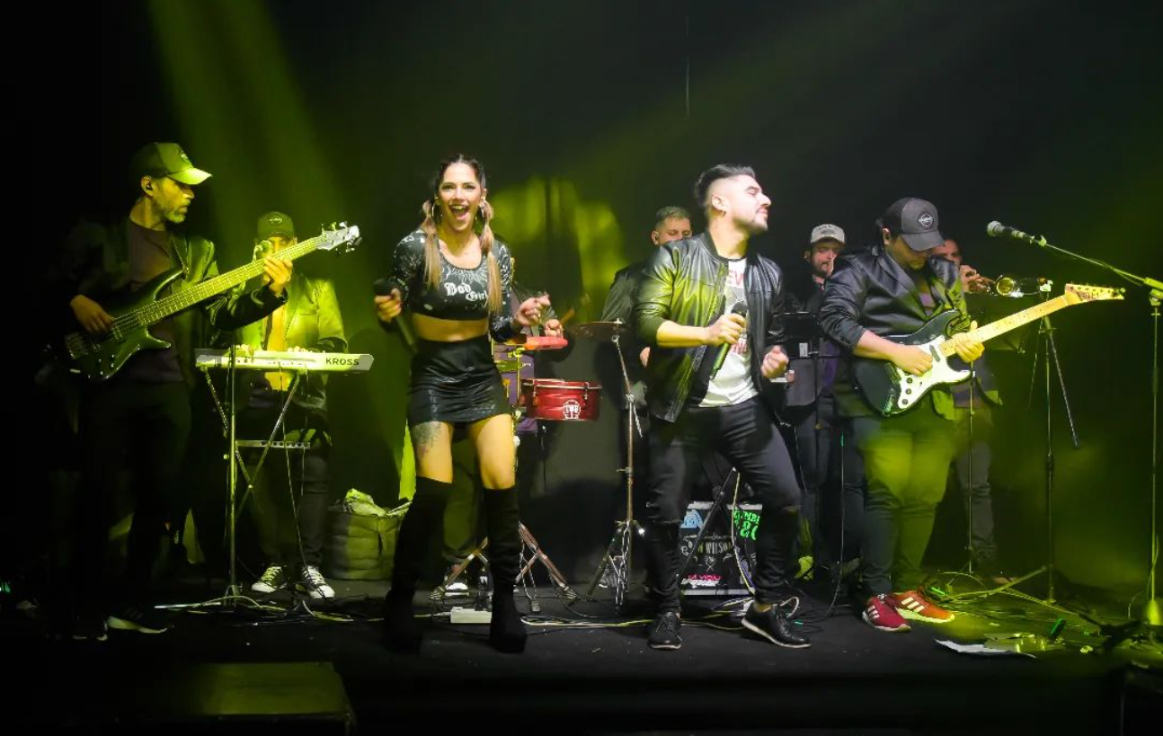MONAMI Contacto al: 011 5452-1766 / Bandas de Covers